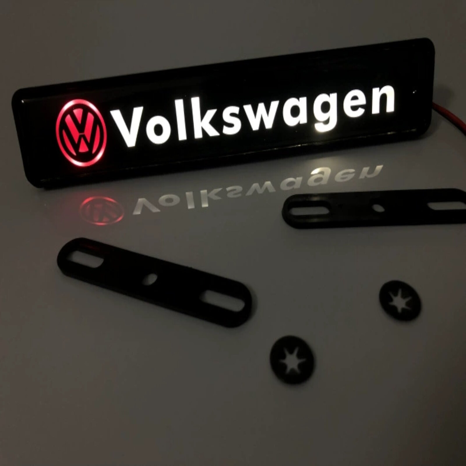 LED-знак для решетки радиатора Toyotsa W22, с LED-подсветкой, черный