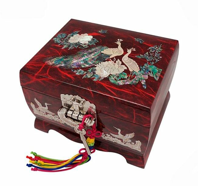Шкатулка музыкальная Павлины ручной работы красная, Южная Корея 160х130х110мм