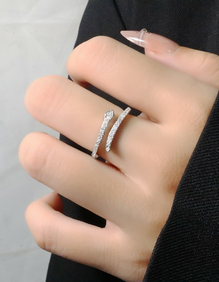 Кольцо помолвочное, циркон