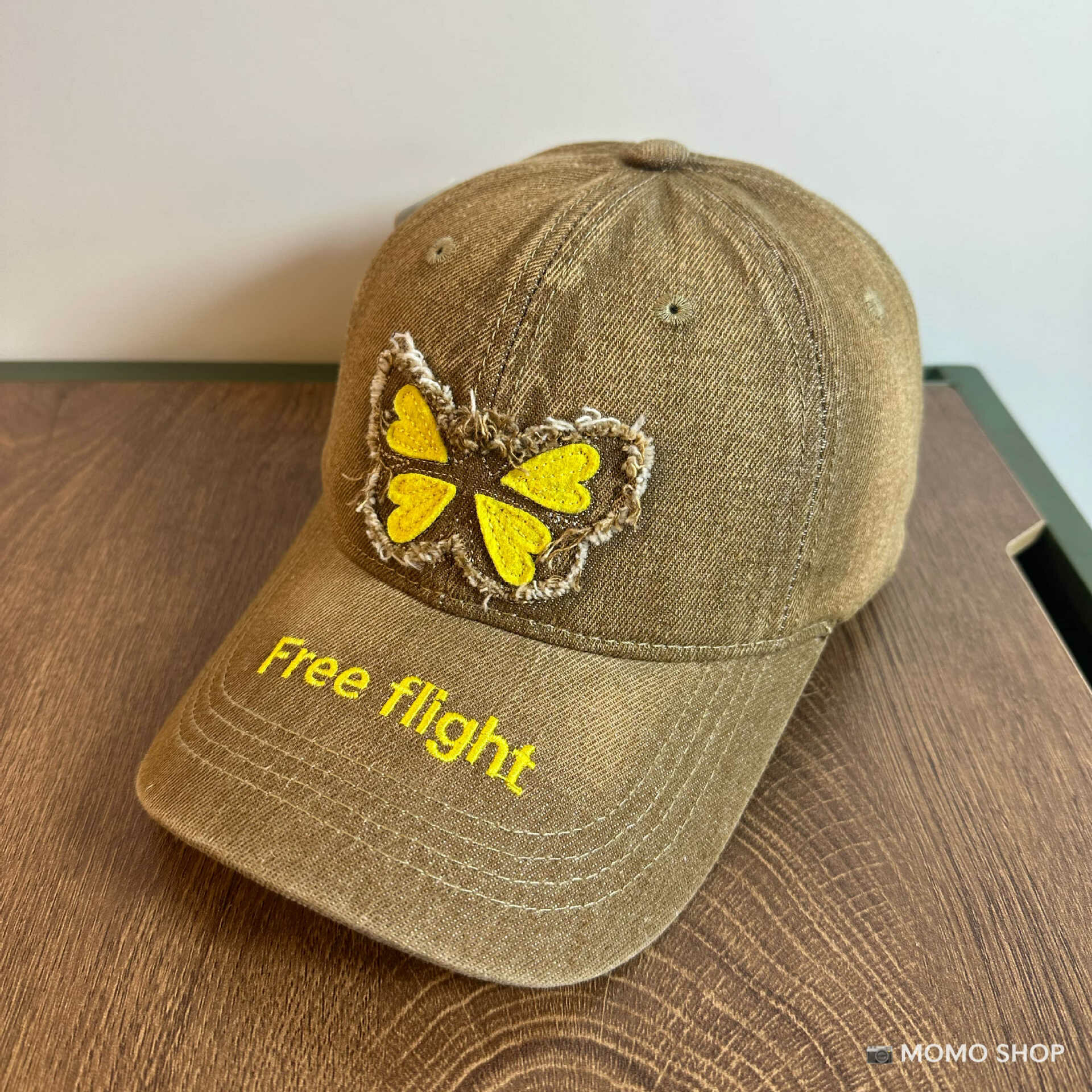 Женская джинсовая бейсболка с мягким верхом в корейском стиле, остроконечная шляпа с вышитой бабочкой, новая летняя тенденция, солнцезащитная шляпа для покупок и путешествий.