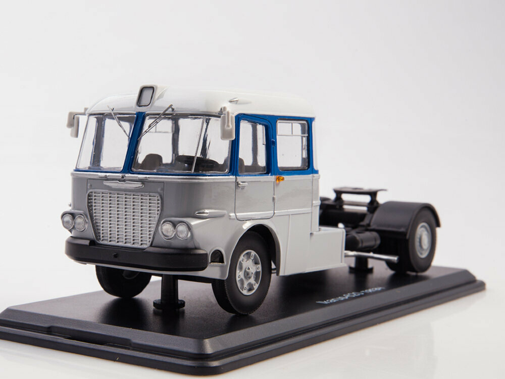 Масштабная модель Ikarus-620 седельный тягач