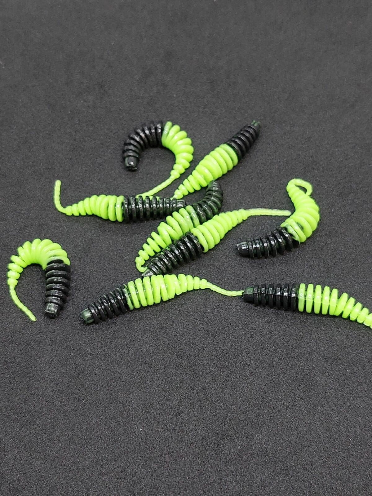 Форелевая силиконовая приманка WORM. Чёрный зеленый