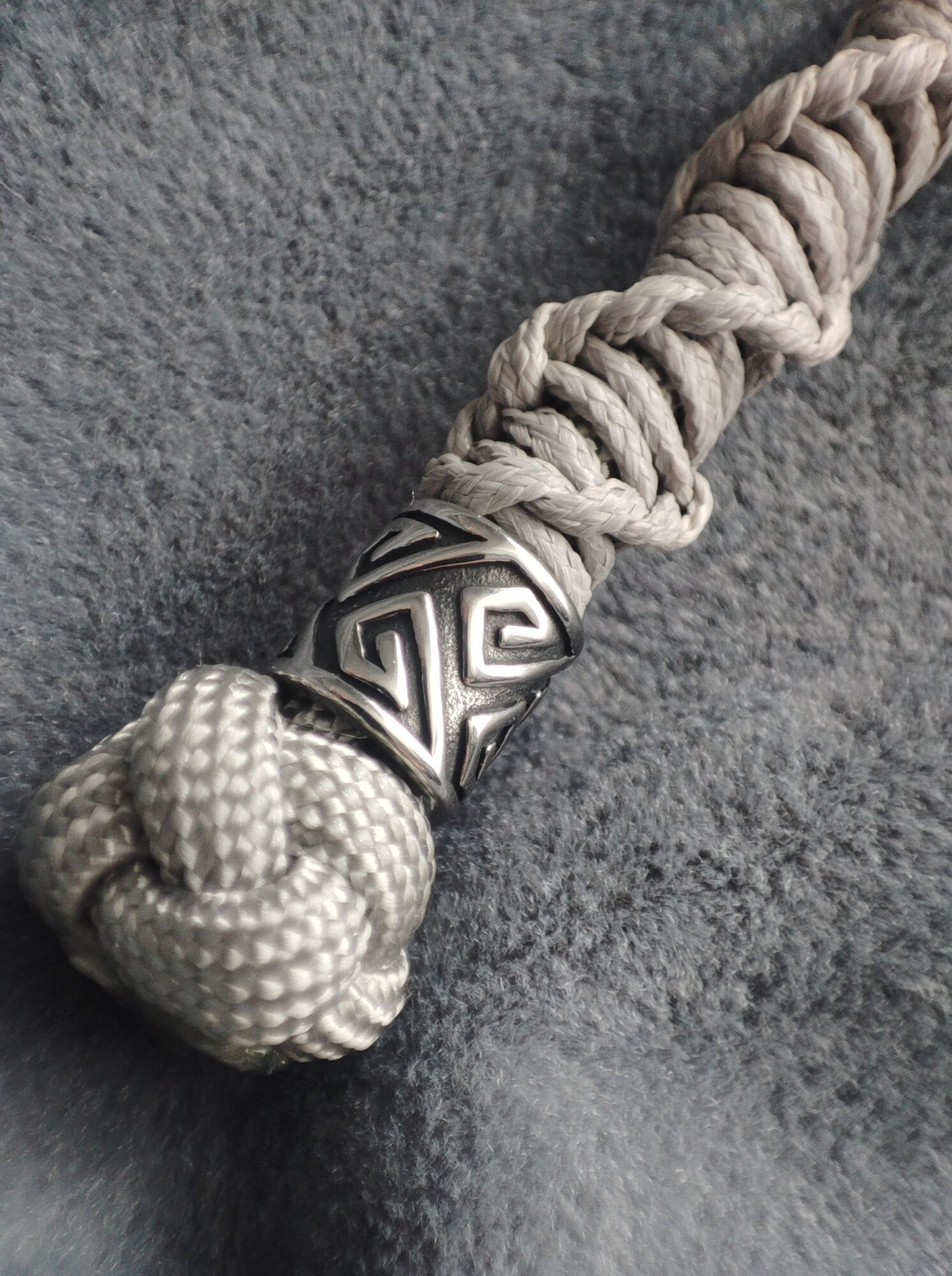 Темляк-брелок из паракорда "джум", ручная работа, серый, 6,5см,