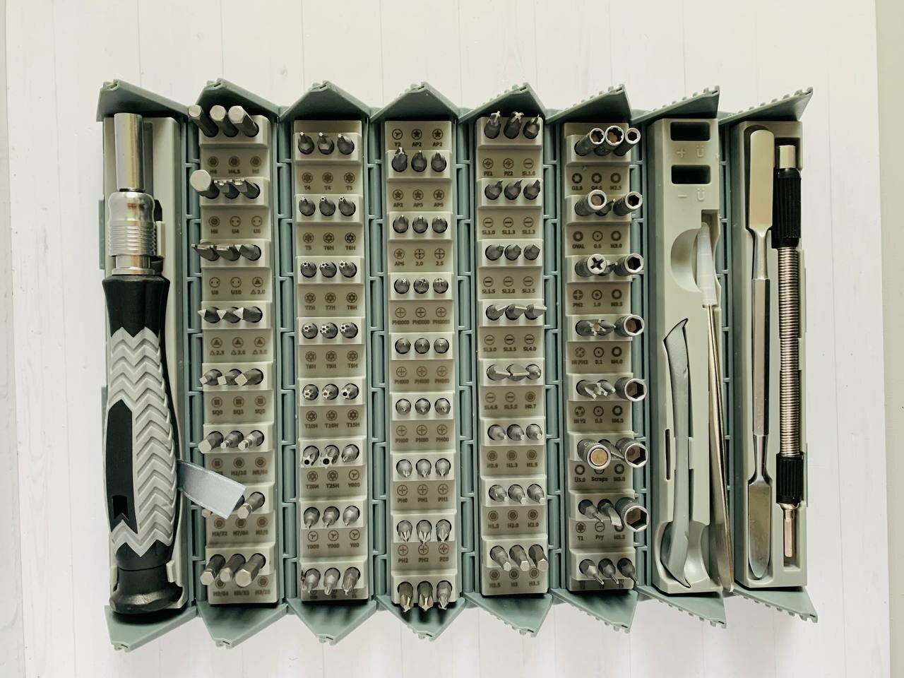 Отвёртки 126в1 с битами в магнитном кейсе-цилиндре (серый цилиндр)