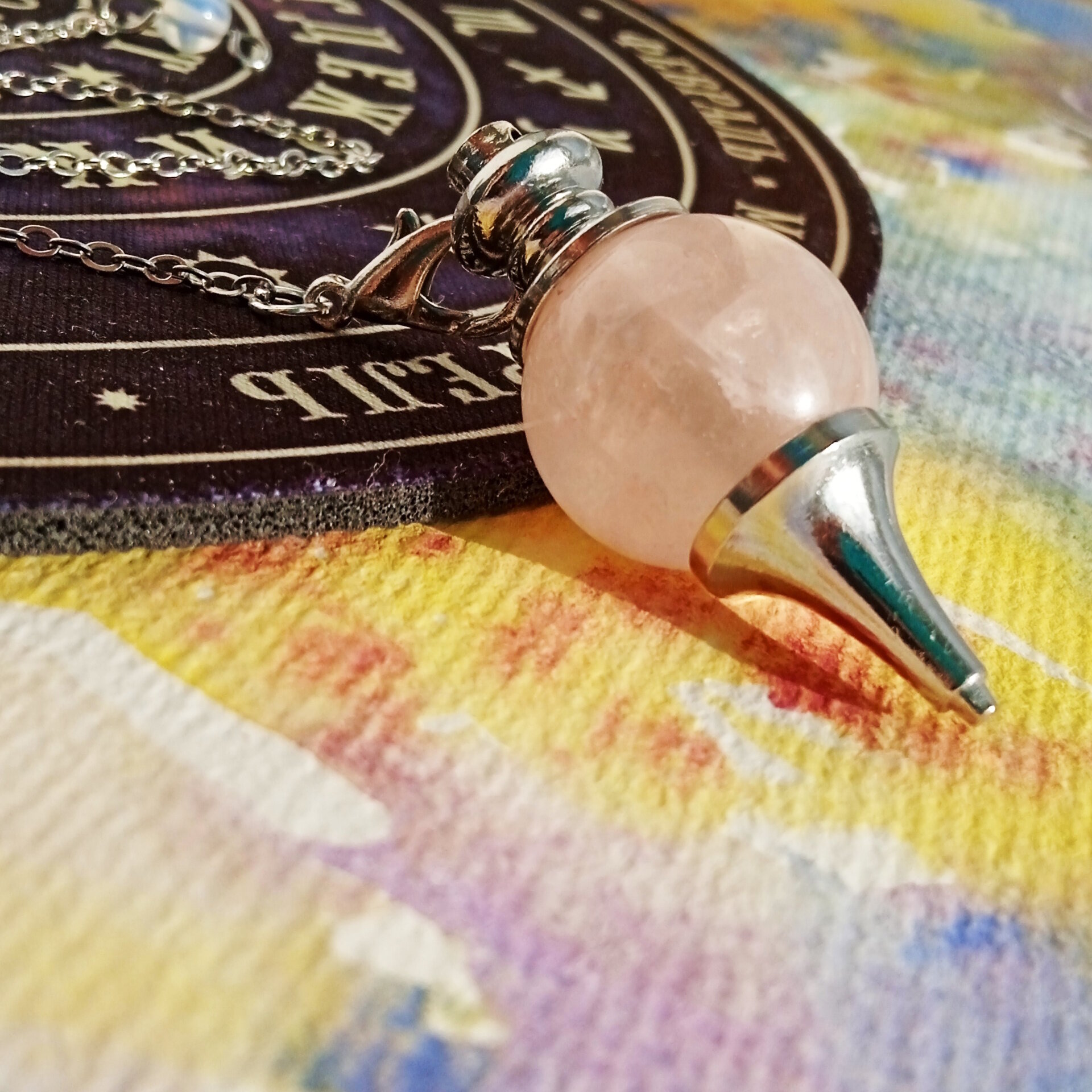 Маятник для биолокации "Розовый Кварц" на цепочке, натуральный камень 2x4 см