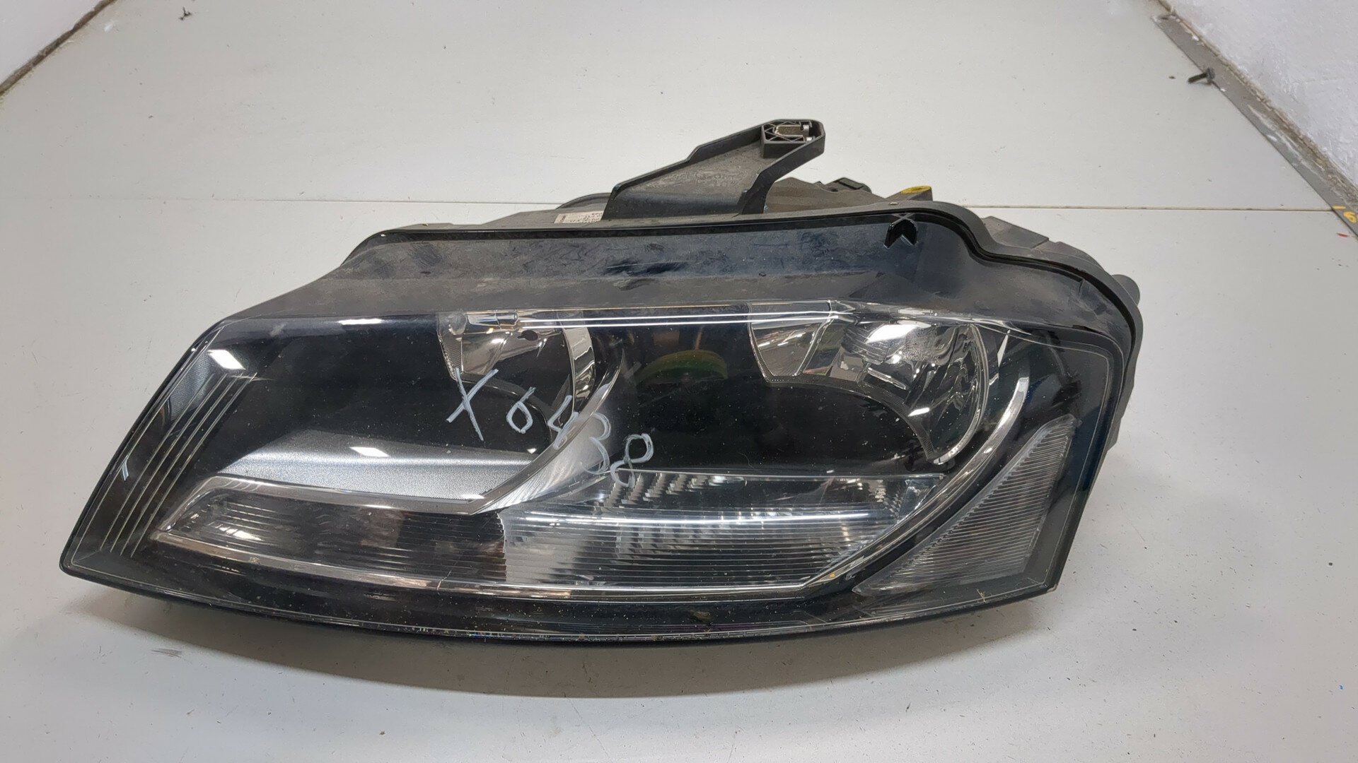 Фара (передняя) левая Audi A3 (8P) Б/У