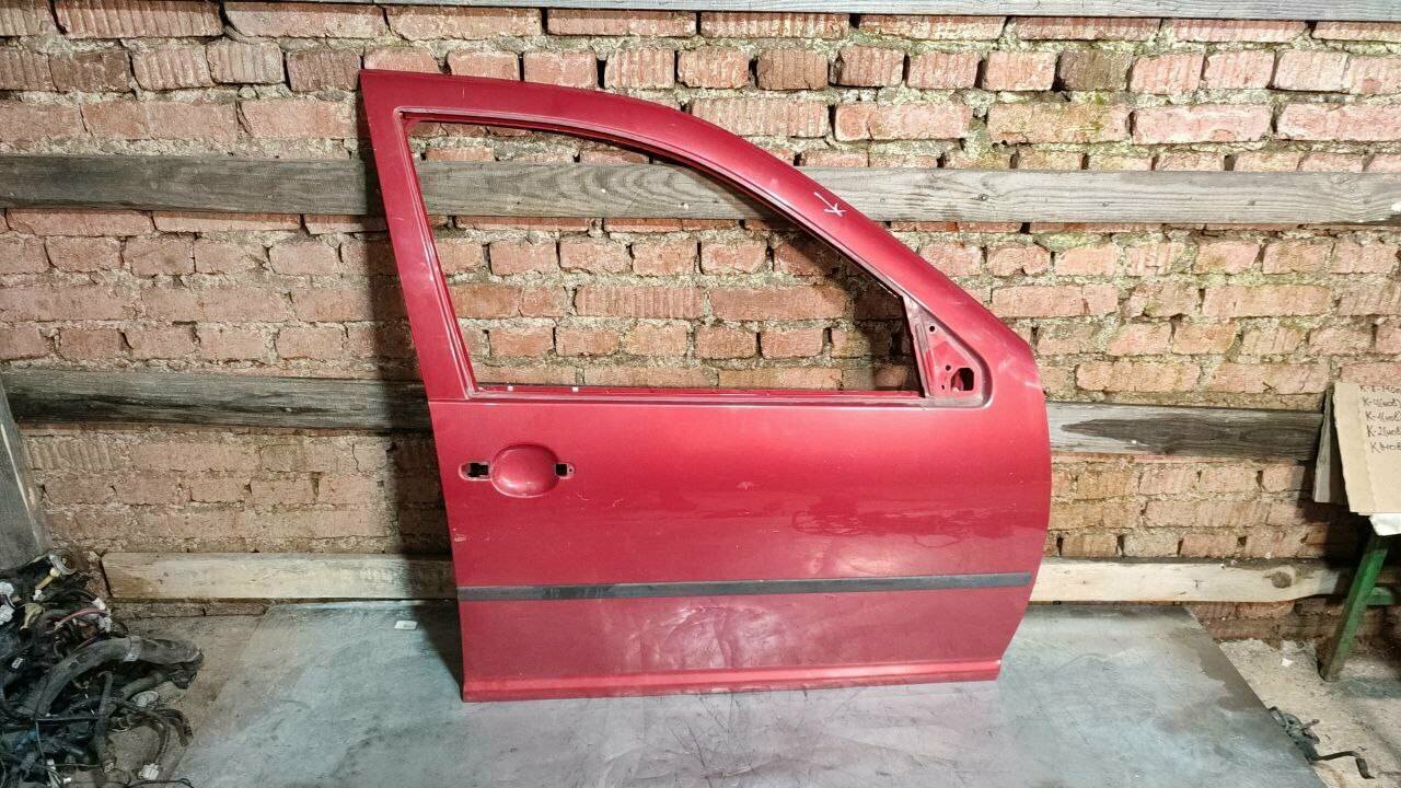 Дверь передняя правая Volkswagen Golf 4 2000