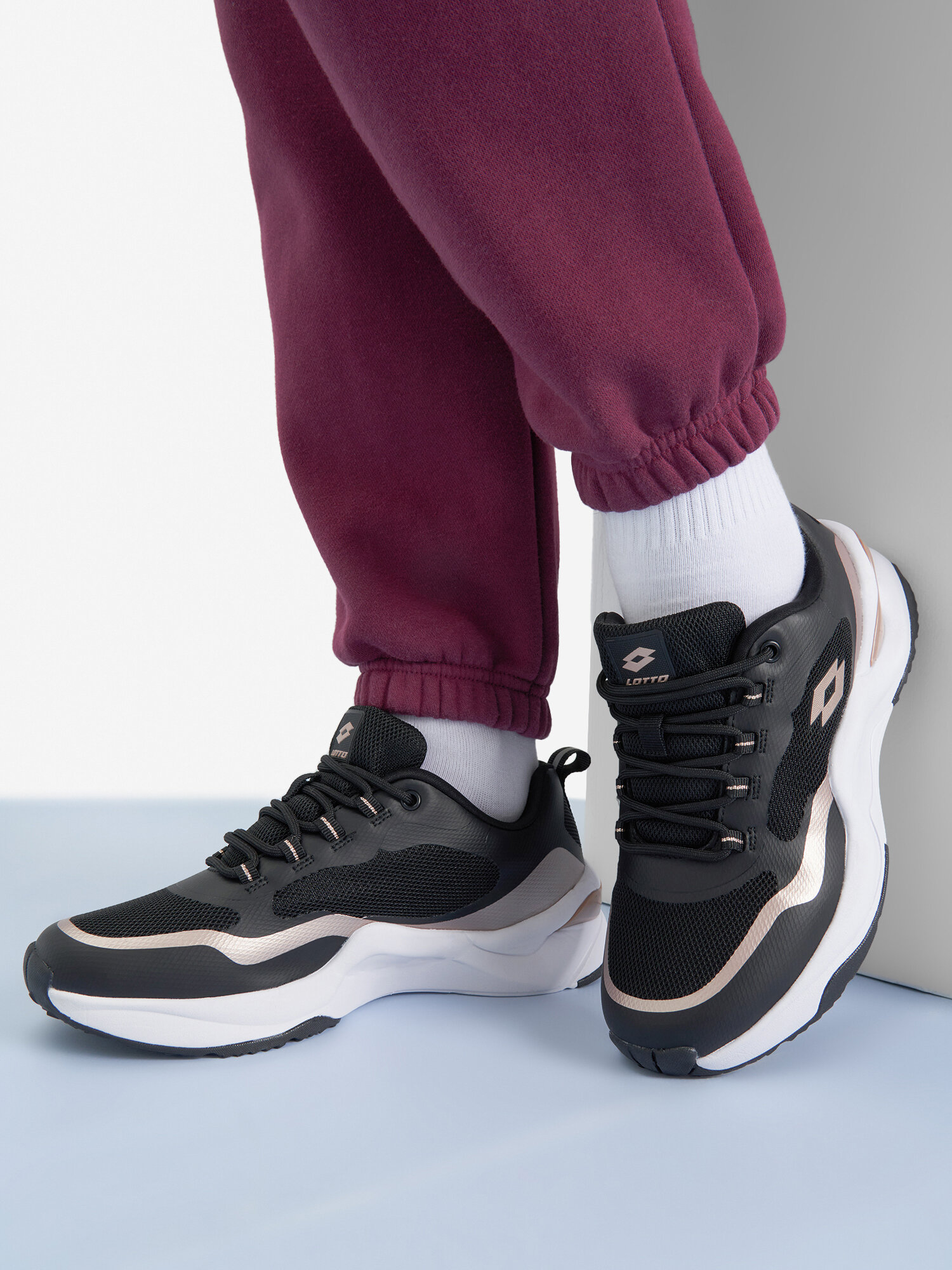 Кроссовки HELA