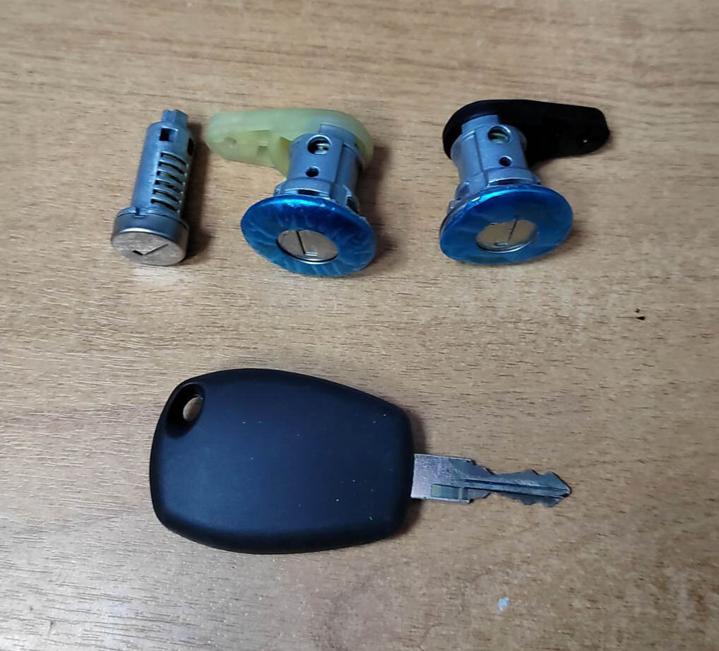 Комплект личинок LOGAN (двери, багажник)