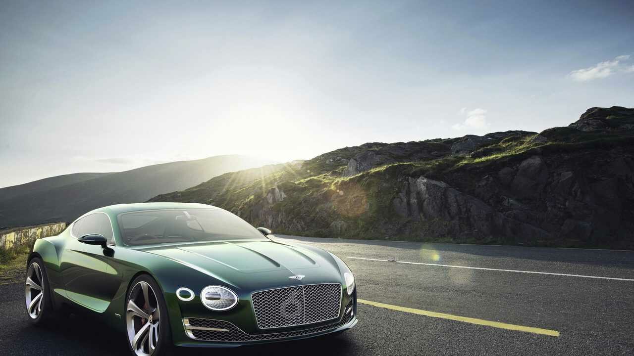 Картина на холсте 60x110 LinxOne "Bentley EXP12 Speed 6e 4k" интерьерная для дома / на стену / на кухню / с подрамником