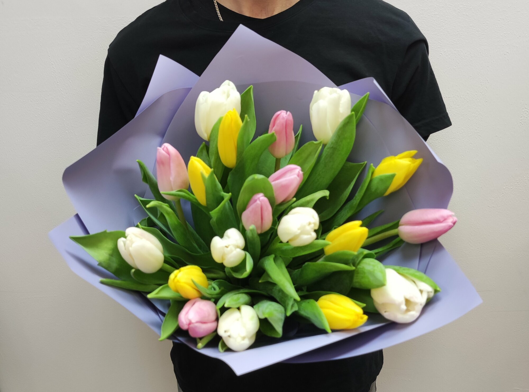 Букет из 19 цветов тюльпаны желтый розовый белый от Bestflo купить с доставкой