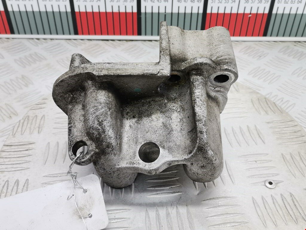 Кронштейн (крепление лапа) двигателя Fiat Punto 3 Grande Punto (199/310) 55195032 арт. 2023824