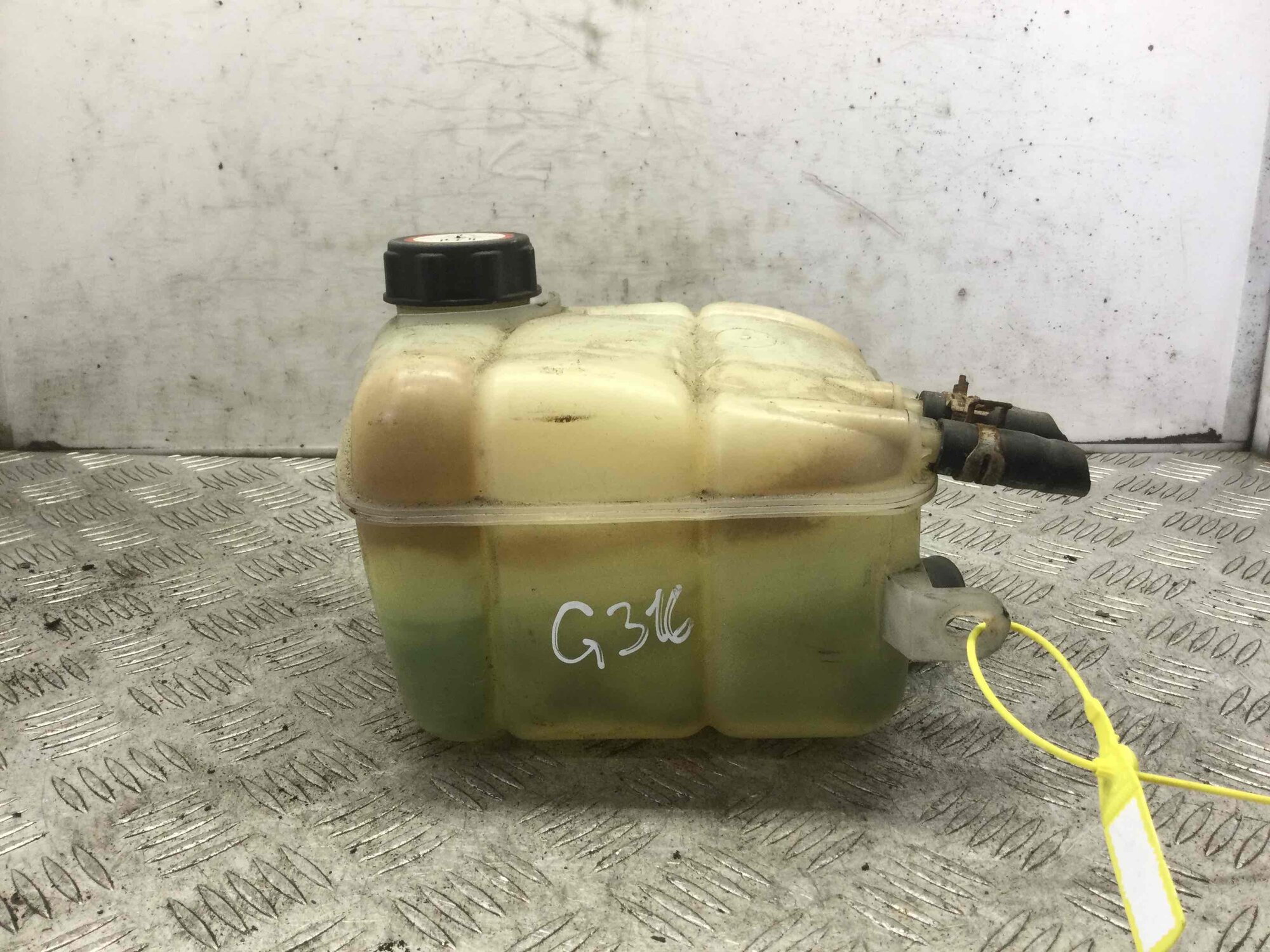 Б/У Бачок расширительный Ford Focus 1 поколение [рестайлинг] (2001-2005) 2004 г.