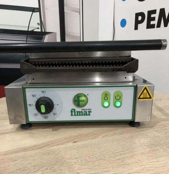 Гриль прижимной Fimar PE25R220M