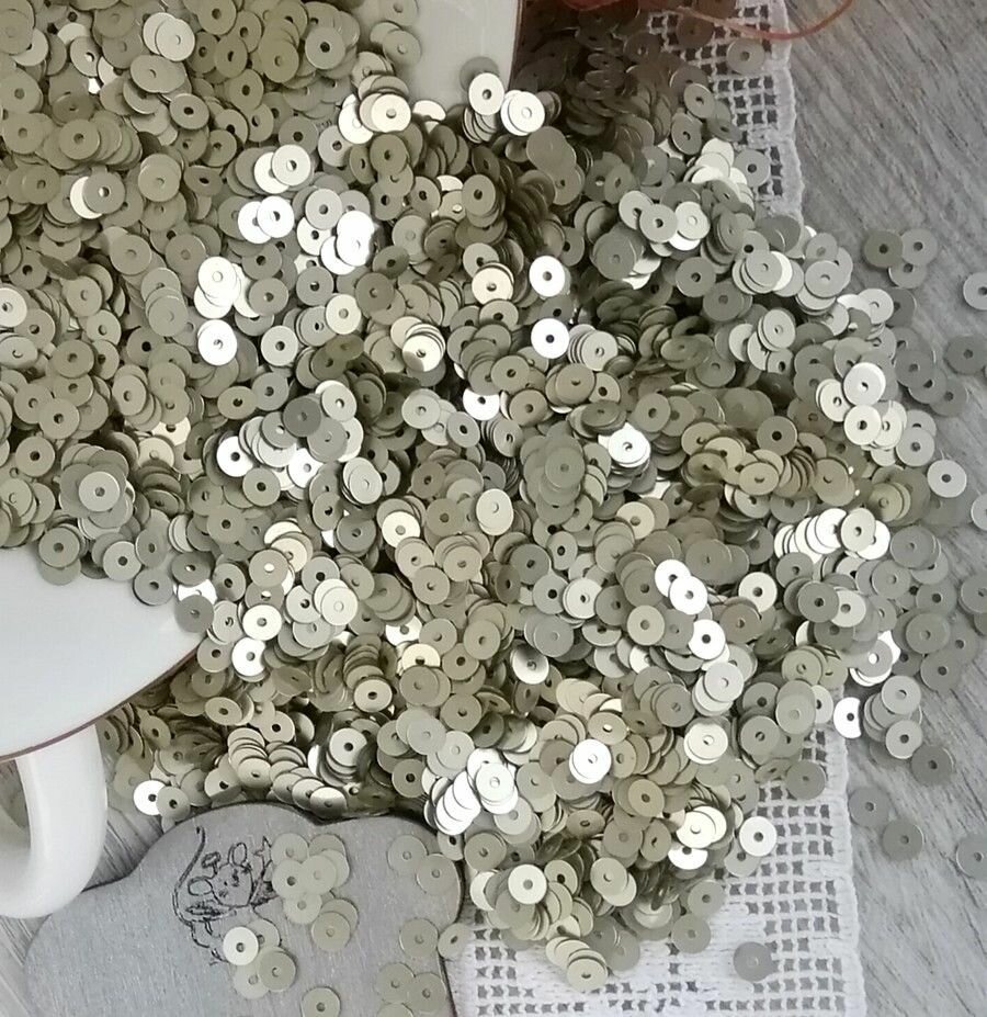 Пайетки круглые 4 мм, плоские #O.4. Упаковка 3 грамма. Италия Brambilla