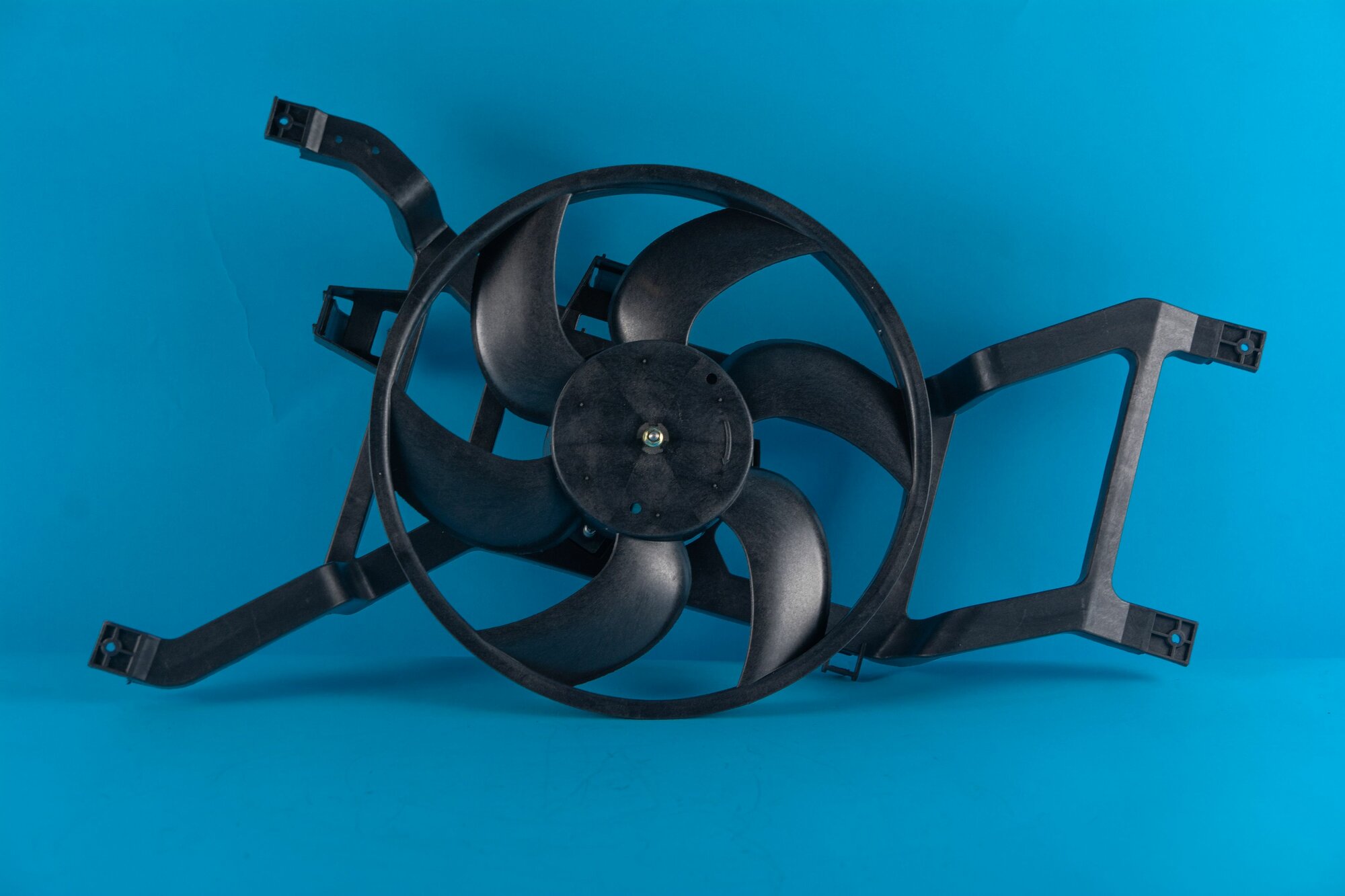 Вентилятор охлаждения двигателя без кондиционера Renault Logan 2009-2015 8200779073 Рено Логан