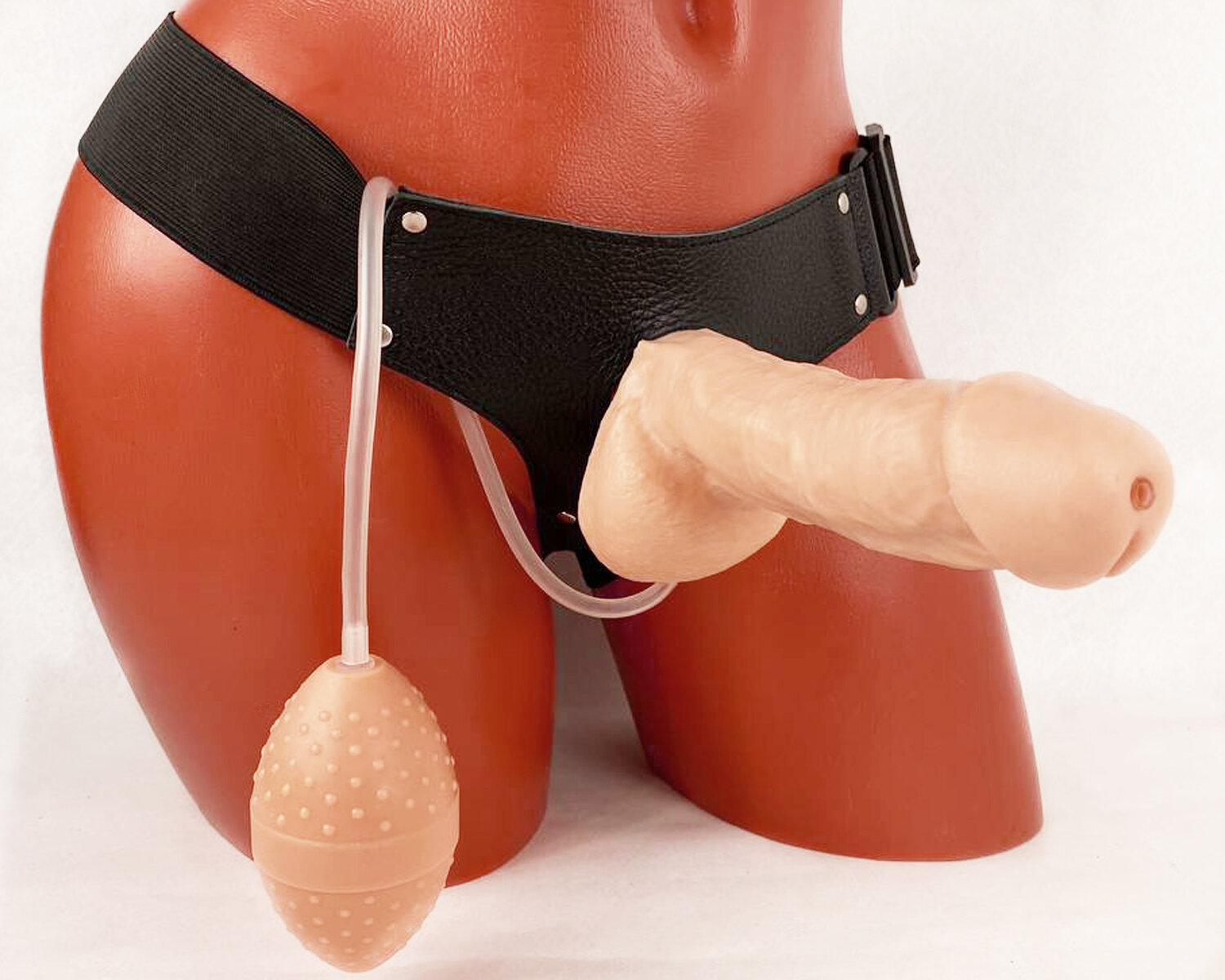 Реалистичный страпон с семяизвержением