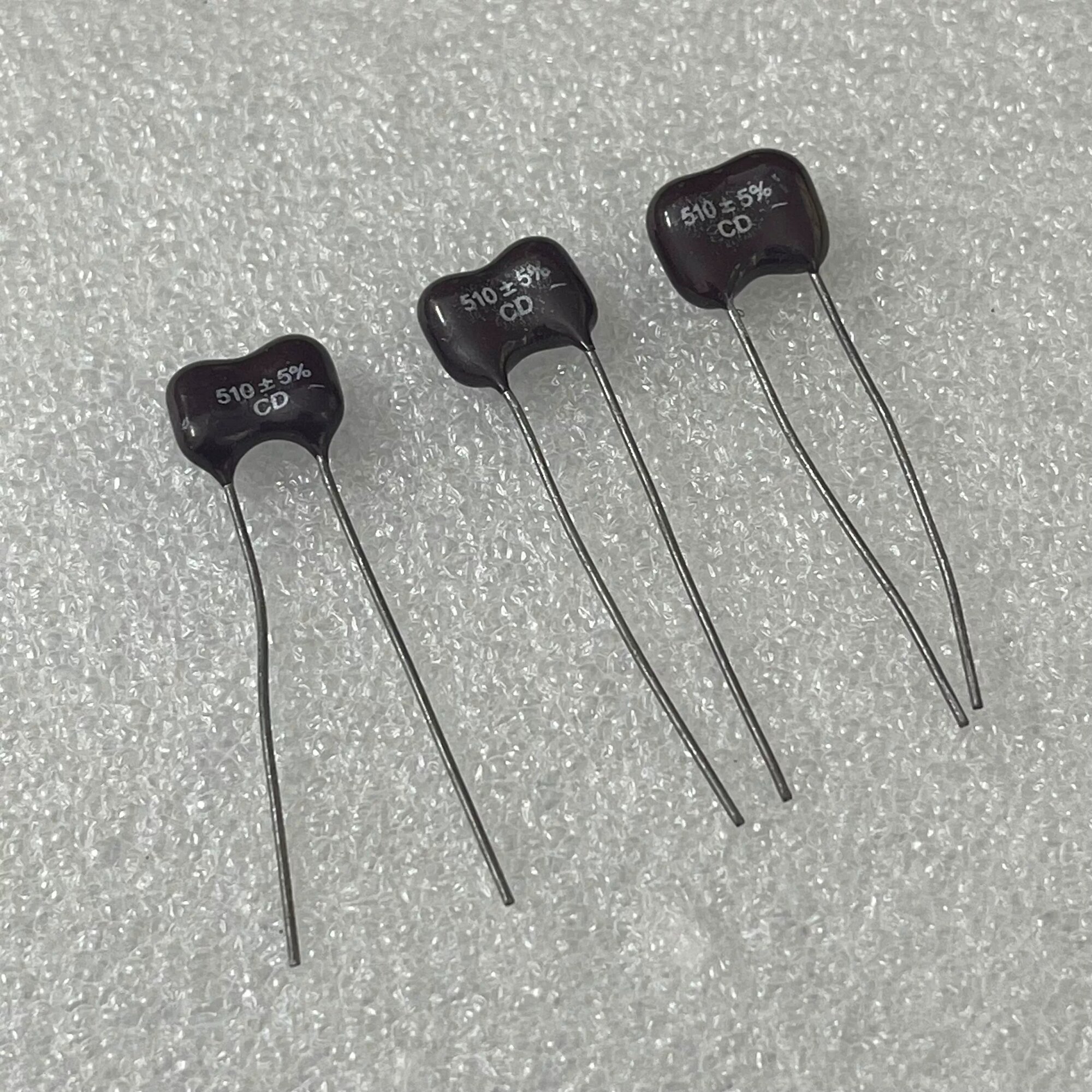 CDE серебряный слюдяной конденсатор 510PF 500V 5% аудио серебряный слюдяной конденсатор P=7mm 1pcs цена