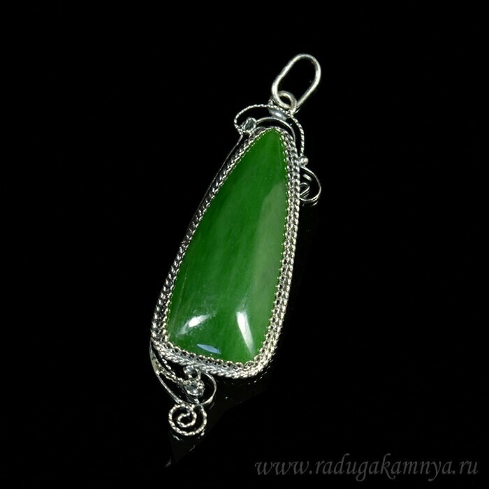 Подвеска, нефрит