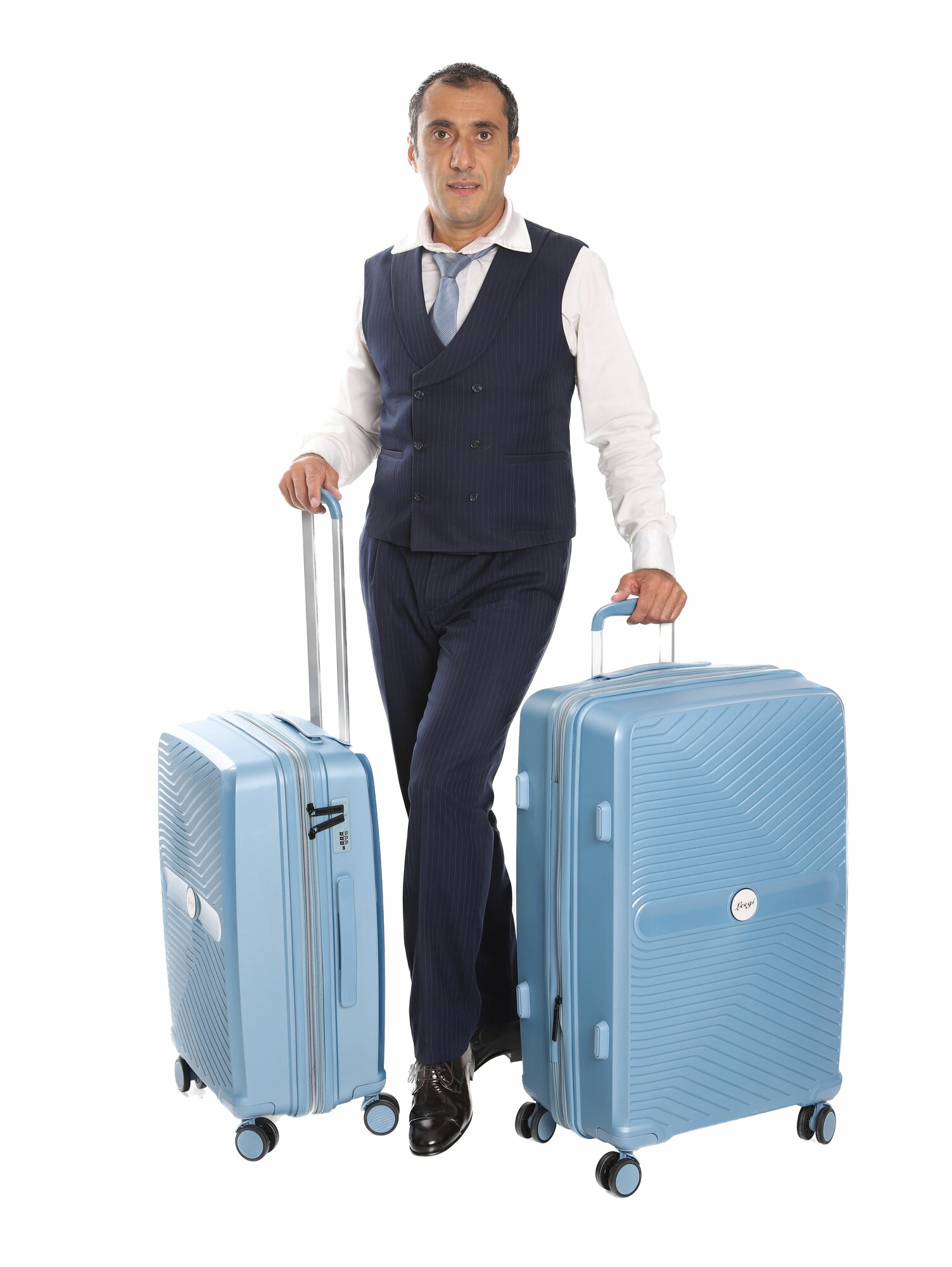 Комплект чемоданов 