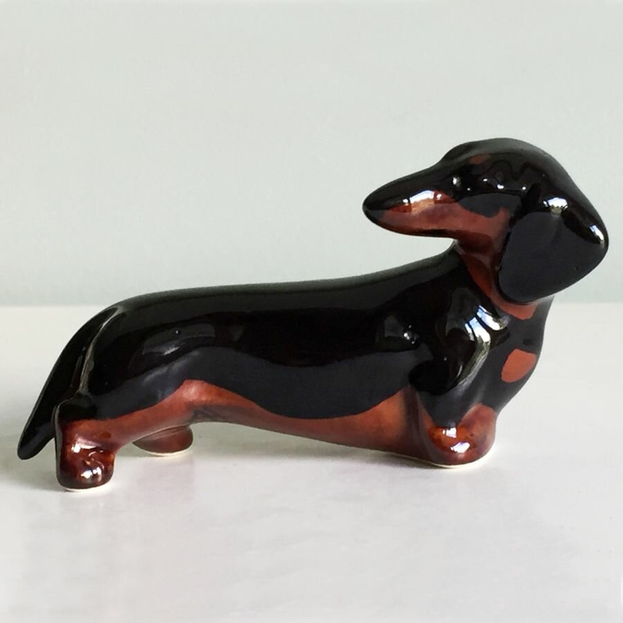 Фаянсовая скульптура Такса mini