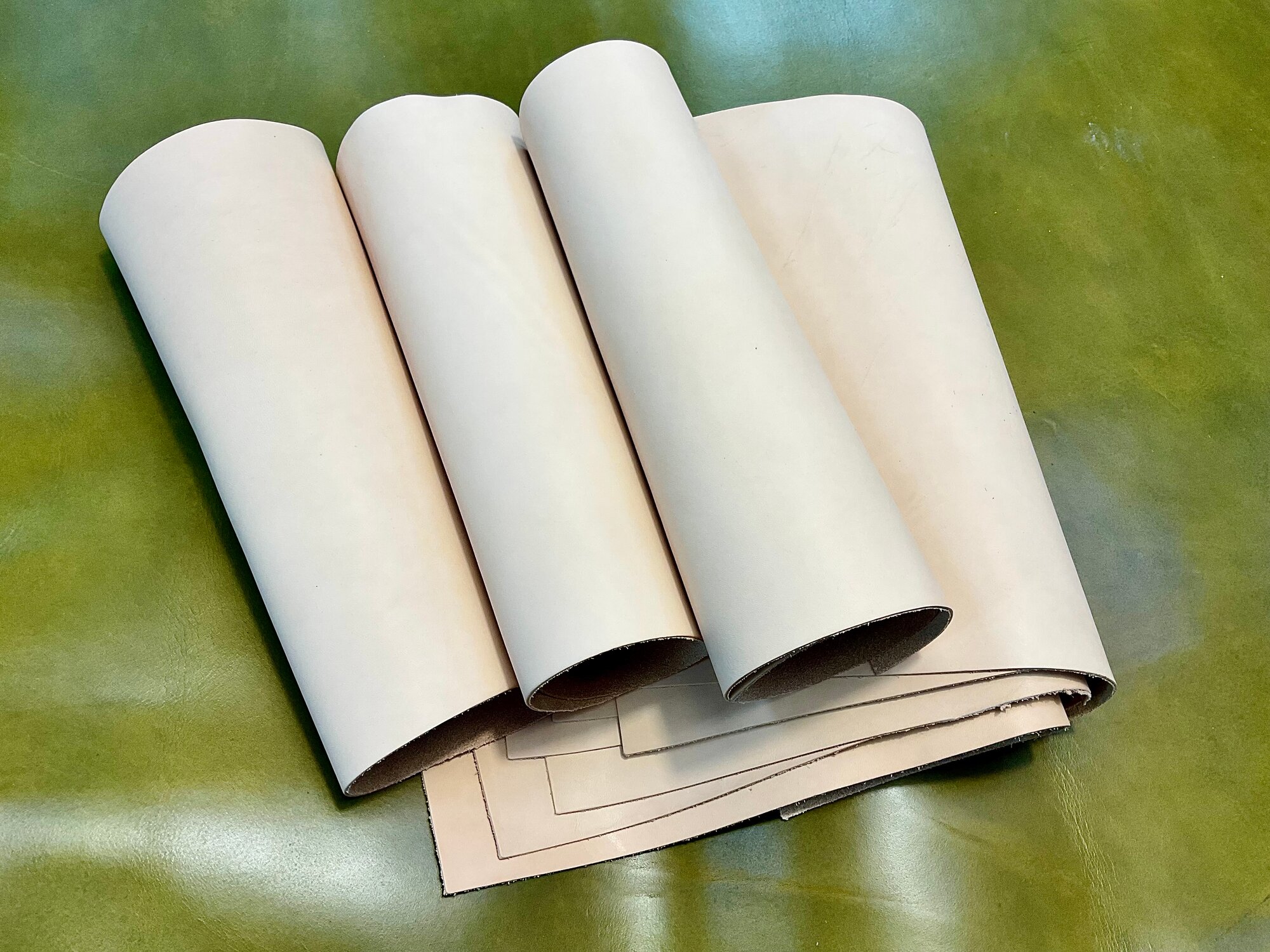 Кожа натуральная растительного дубления премиум в листах А3, толщина 1,8-2,1 мм - от 2 штук