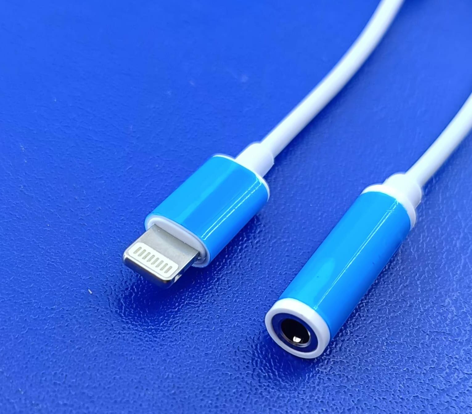 1шт Кабель из Айфона в Аудио jack 3,5mm мама 10cm белый для аудиофайлов (арт.79037)