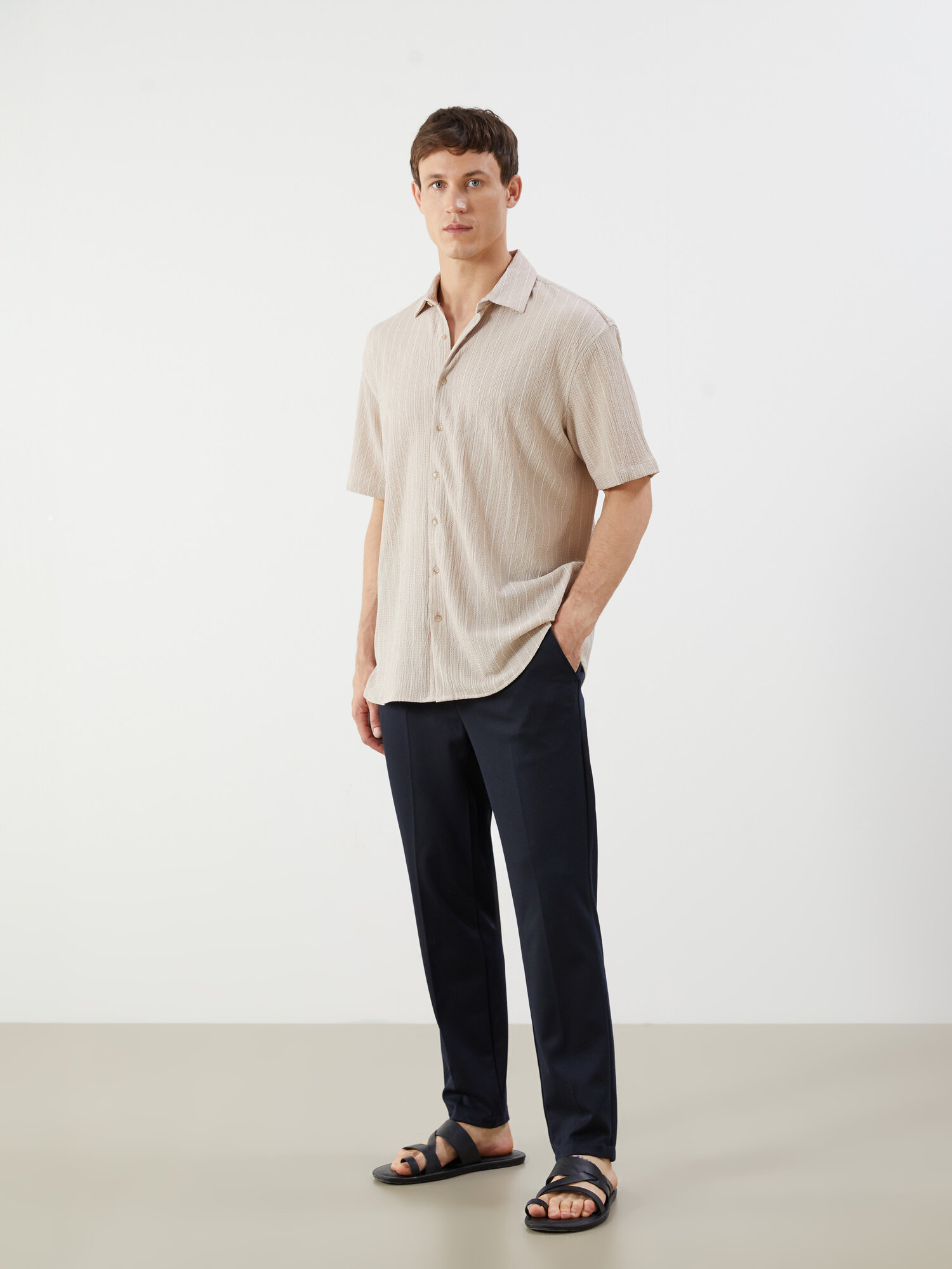 Брюки чинос