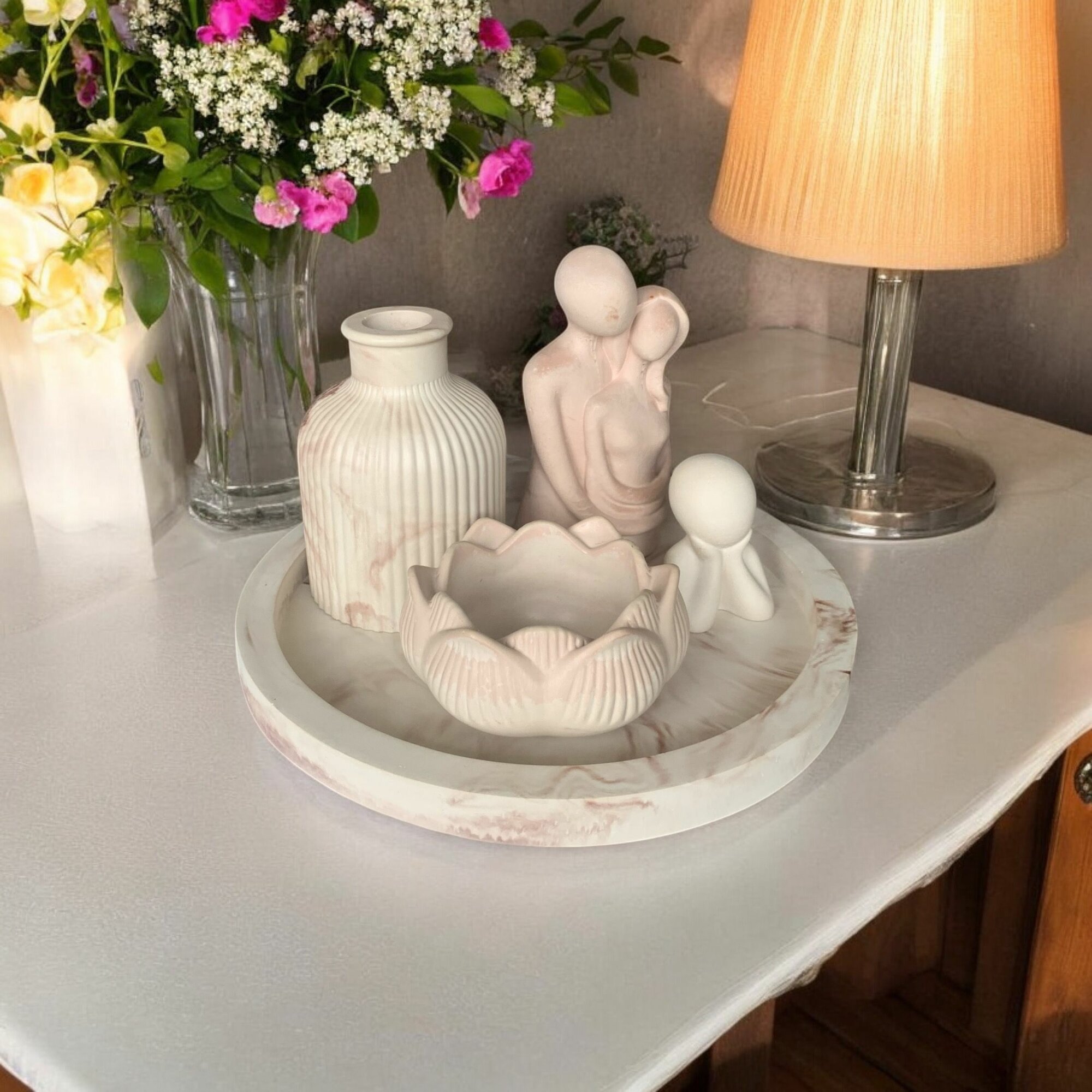 Изделие из гипса (Ваза, лотос, малыш, статуэтка, поднос) бежевый мрамор.