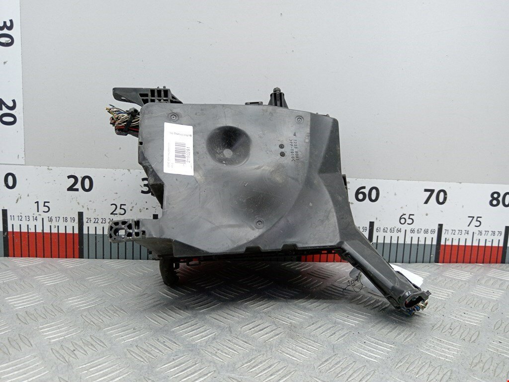 Блок предохранителей Toyota Auris 1 (E150) 8273012210 арт. 2190261