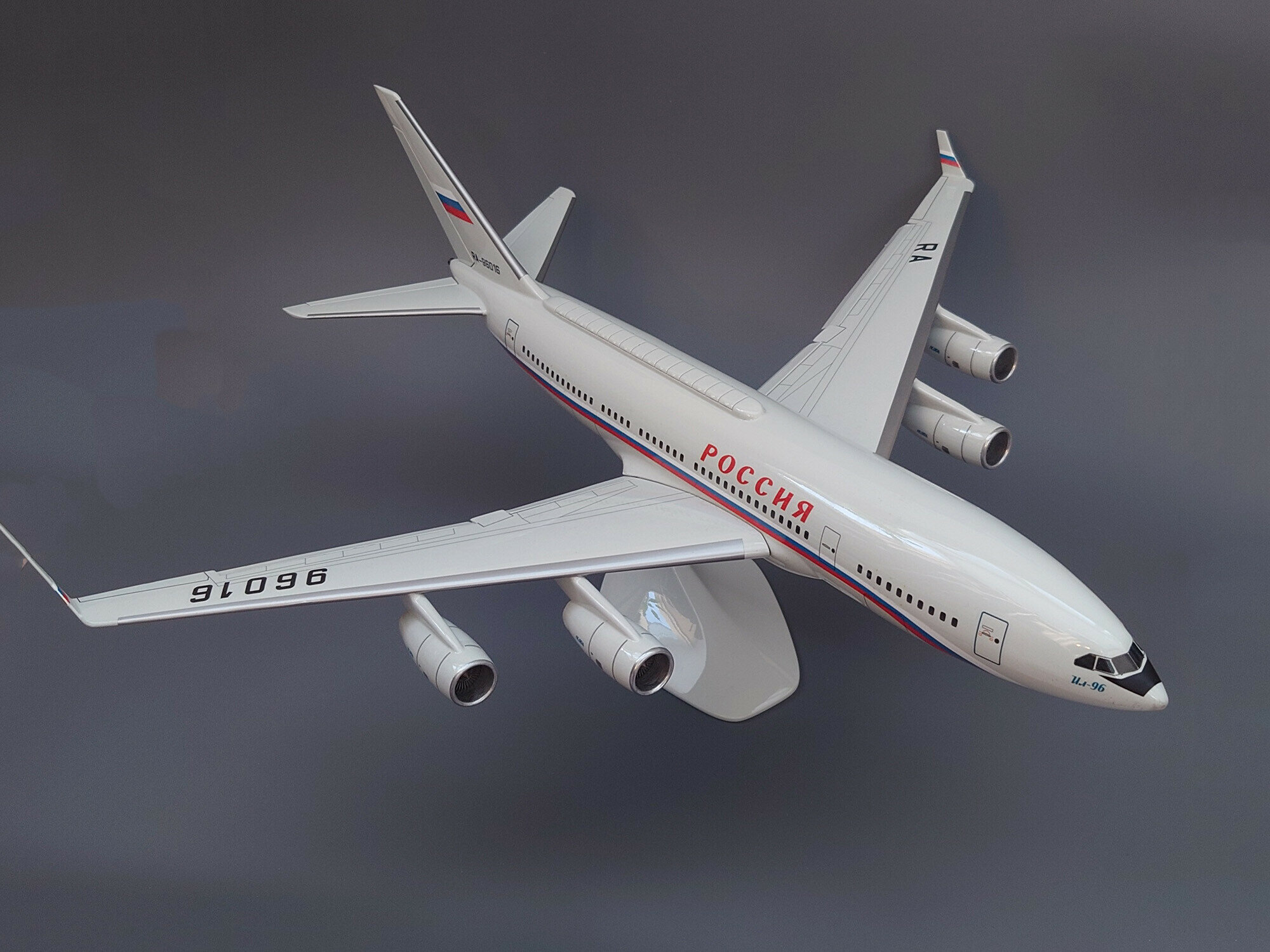 Самолет ИЛ-96-300ПУ (СЛО Россия) (RU) [Готовая модель] (1:100) [RA-96016]