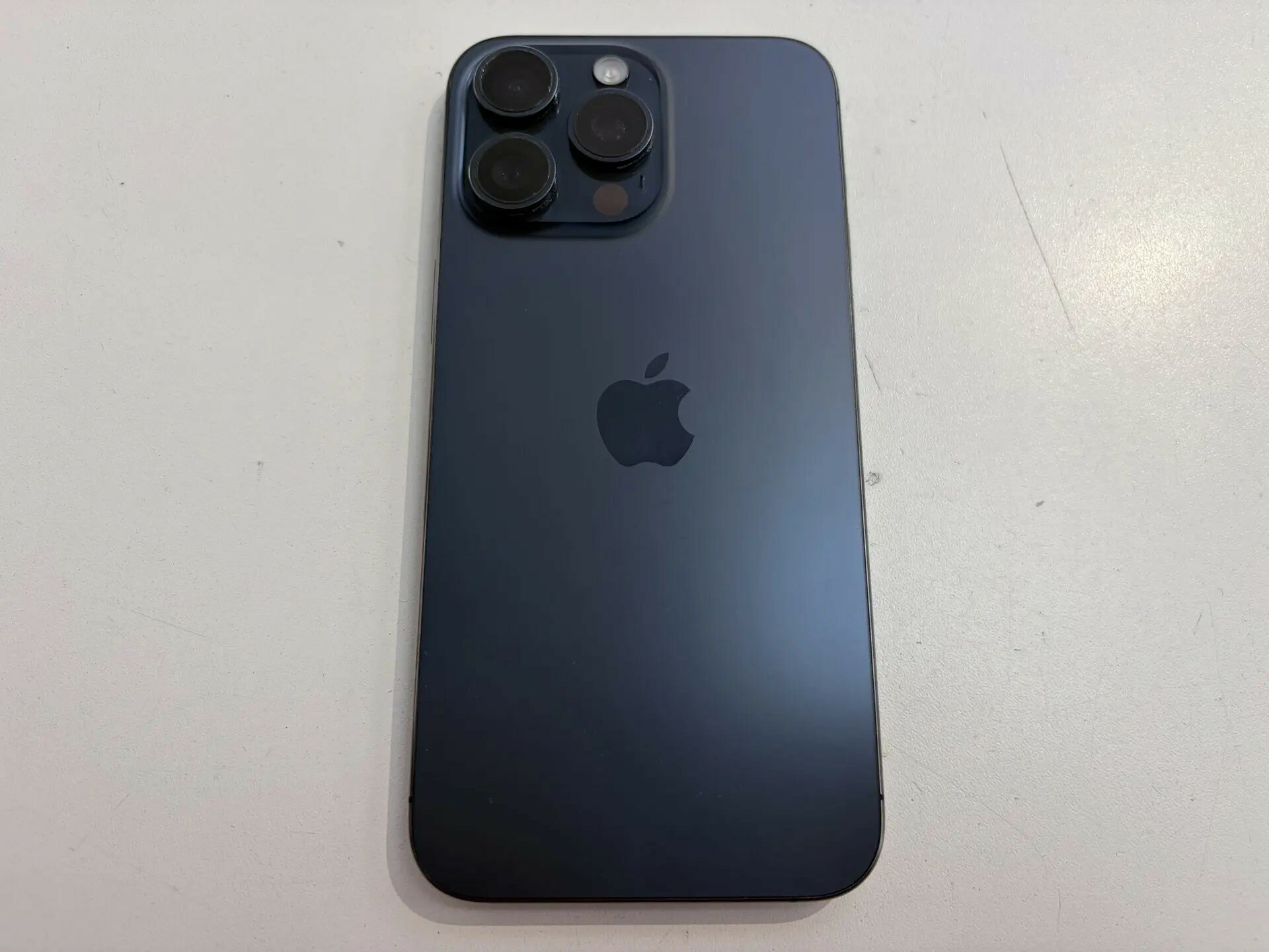 Мобильный телефон Apple iPhone 15 Pro Max, 256ГБ, синий, без комплекта — фото 1