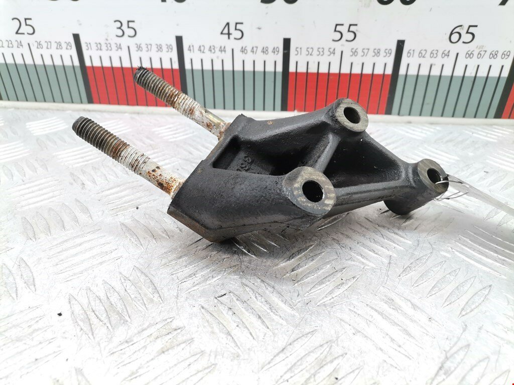 Кронштейн (крепление лапа) двигателя Mazda 5 CR GJ5F39030A арт. 2058670