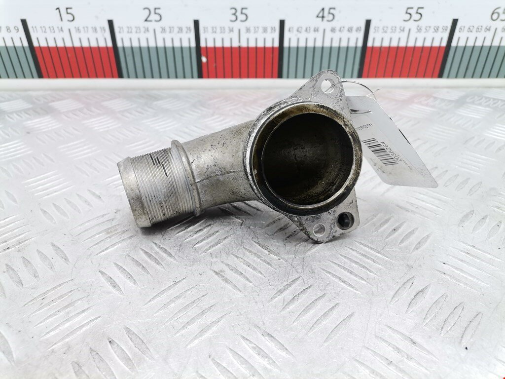 Фланец (штуцер системы охлаждения тройник) Opel Zafira B 55353003 арт. 2038264