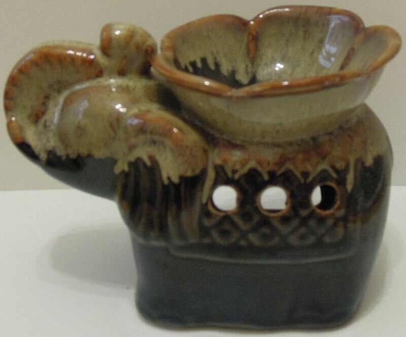Аромалампа слон С чашей (хобот вверх) (керамика, глазурь, 10 см.), 1 шт.