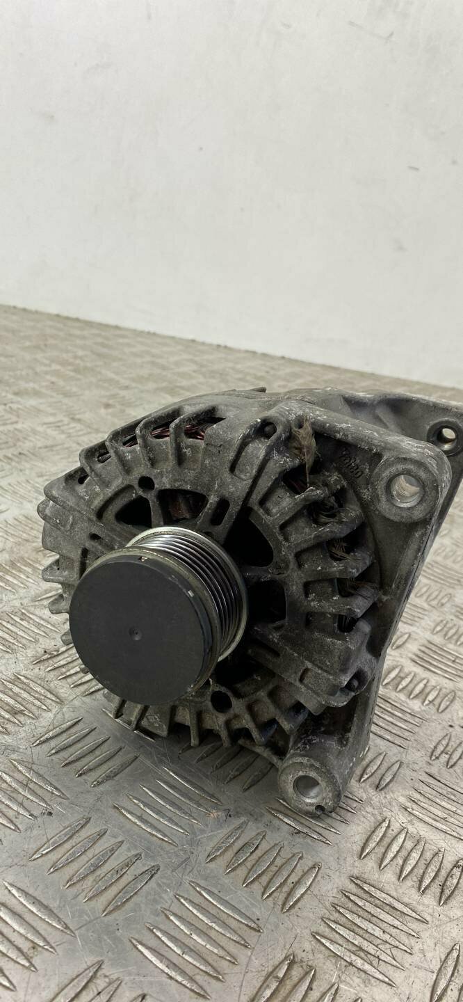 Генератор для BMW 5 F10/F11/GT F07 2.0 OEM 12318507623