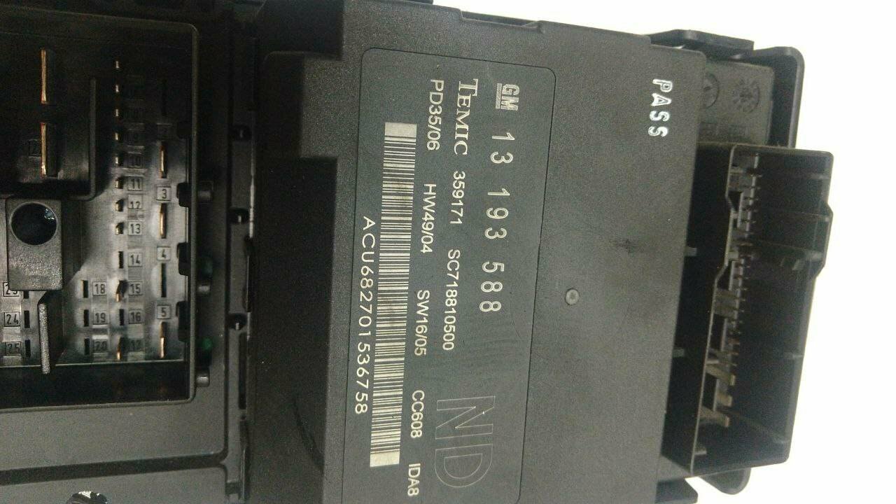 Блок предохранителей Opel Vectra C (2002 - 2005) 13193588