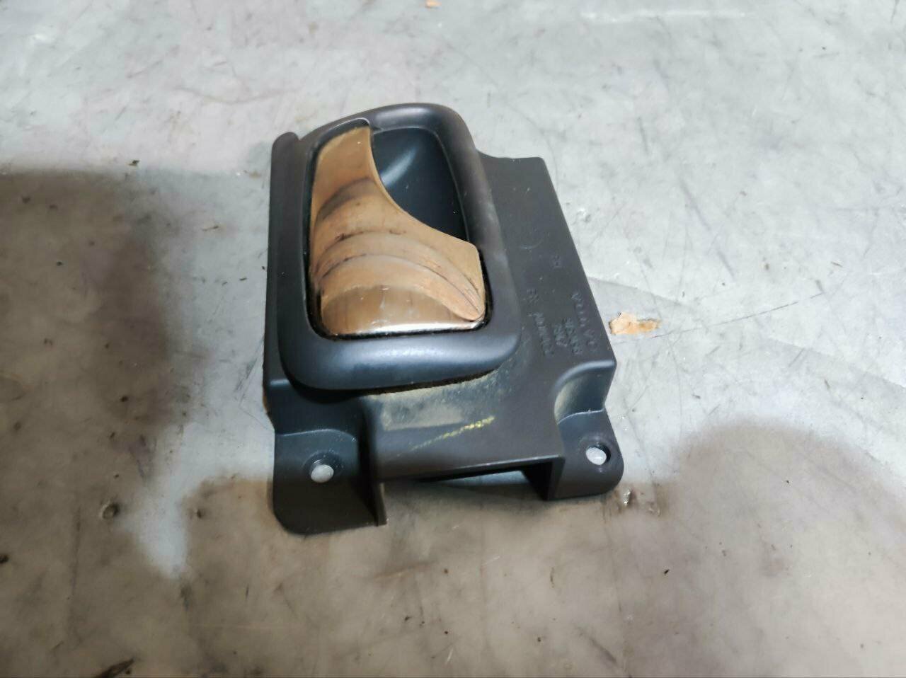 Ручка внутренняя двери передней правой Volvo V70 (1996 - 2000) 9152498