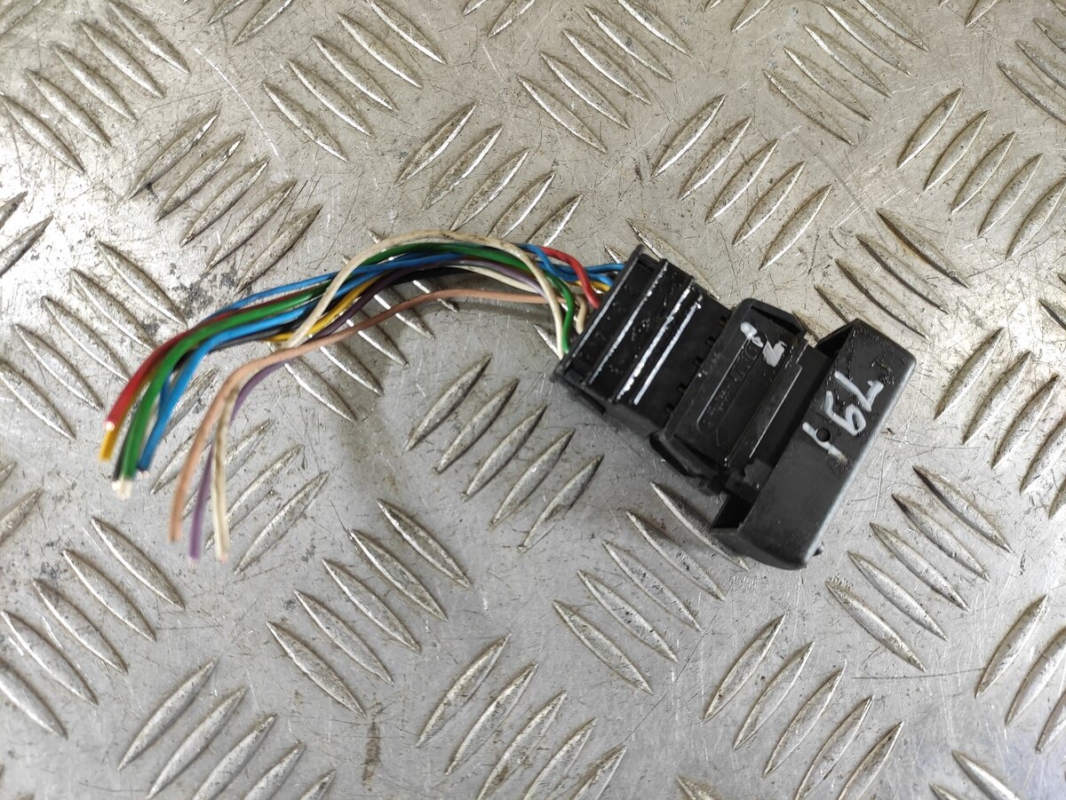 Кнопка аварийной сигнализации RENAULT R19 1992 2002 7700817335