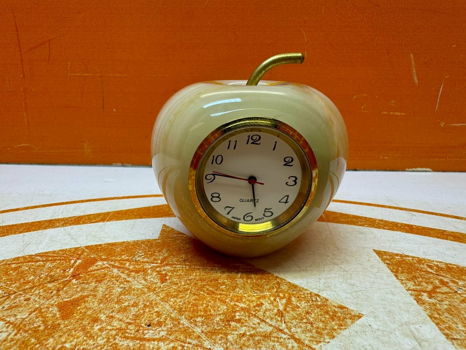 Часы из Оникса "Яблоко"