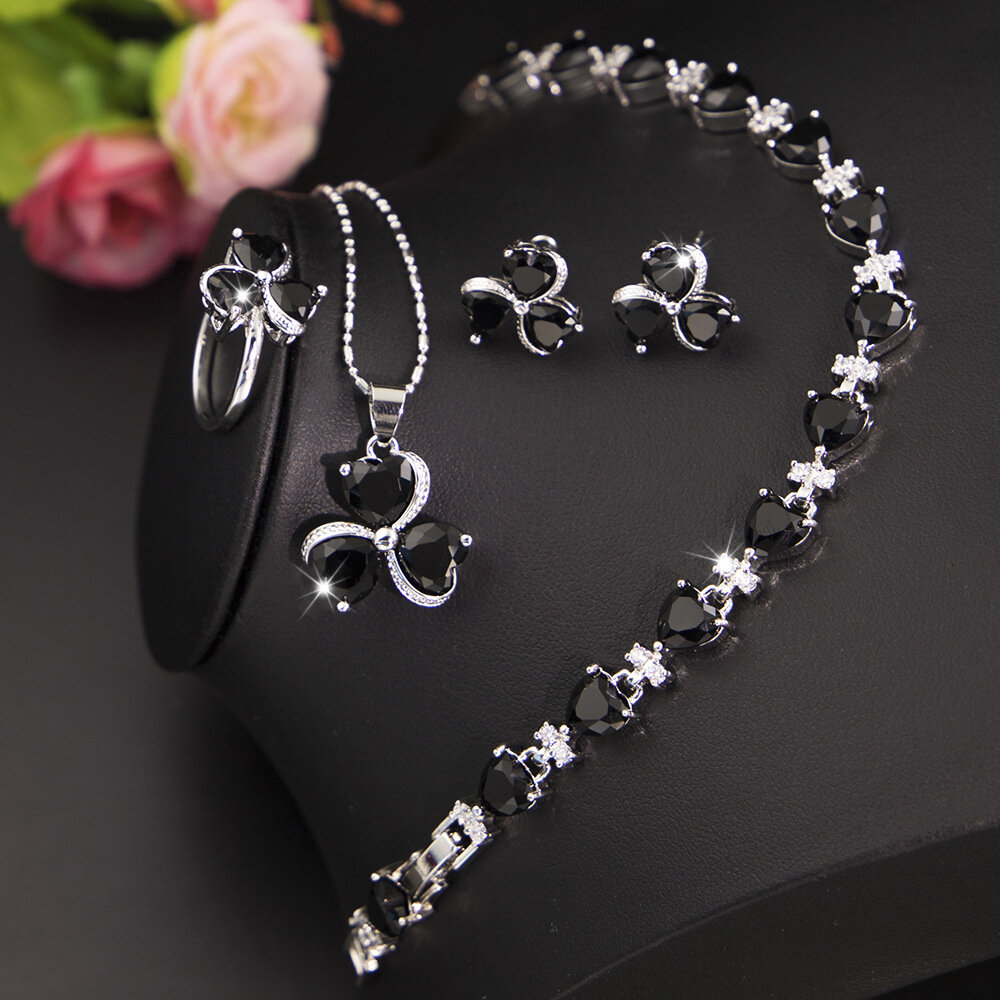 Комплект бижутерии: кольцо, серьги, колье, браслет, циркон