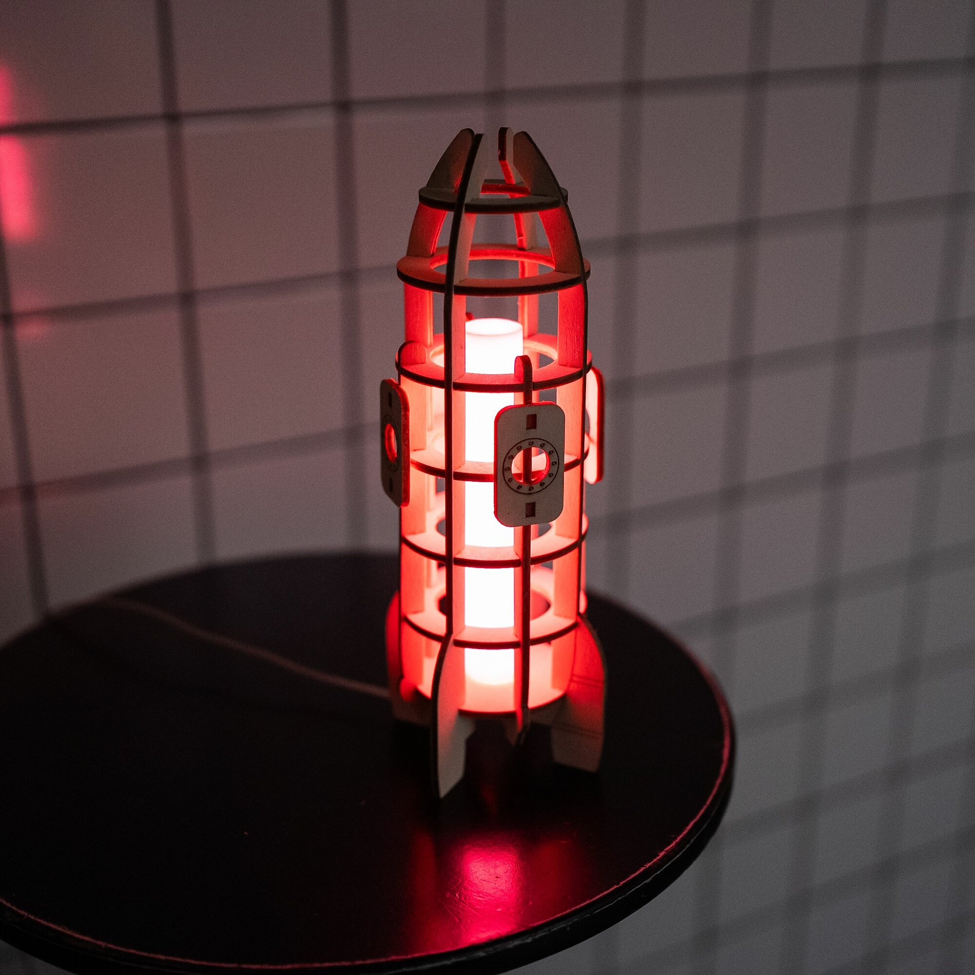 Светильник-ночник Elmarto Ракета, декоративный светодиодный светильник, 21х9 см, белый/красный