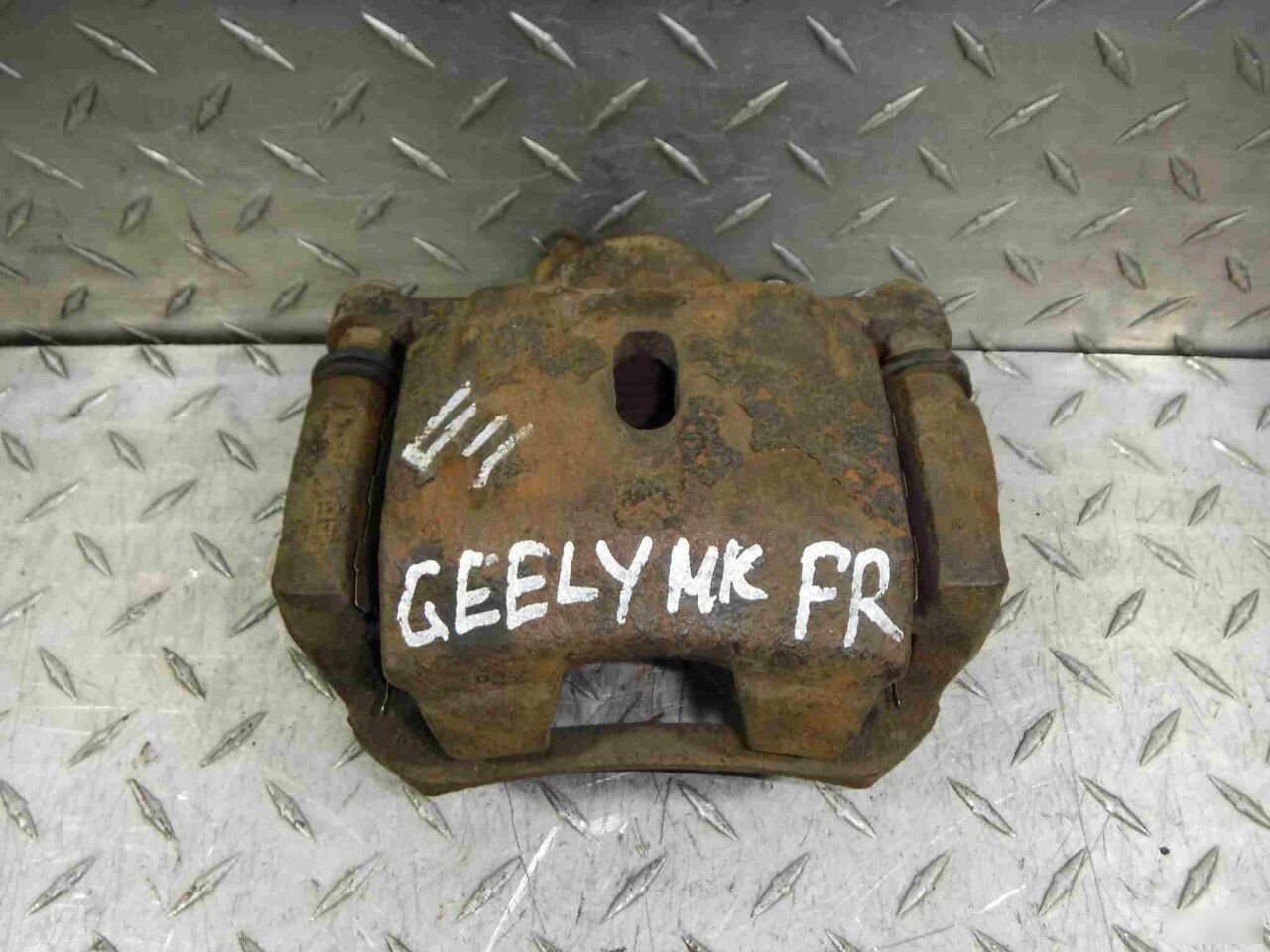 Суппорт тормозной передний правый Geely MK I рестайлинг (2013—2015) 1014001810