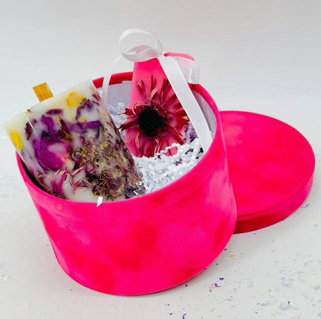 Подарочный бокс с ботанической свечой ручной работы и аромасаше. Аромат белый лён