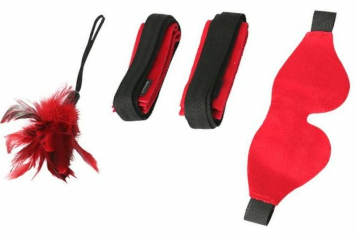 Набор из маски, оков и щекоталки Sportsheets Sexy Slave Kit