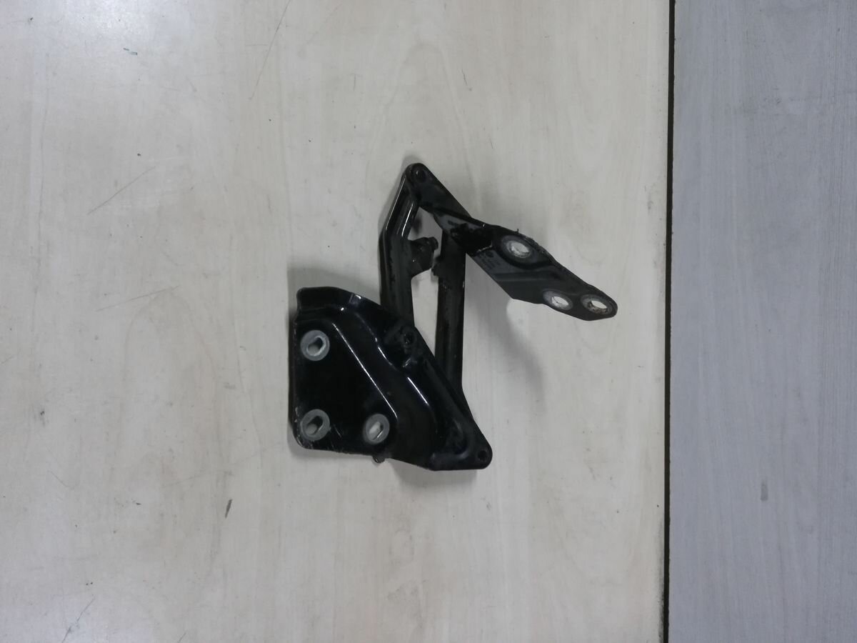 Петля капота левая Volkswagen Touareg 7L6823301A 7L6823301A