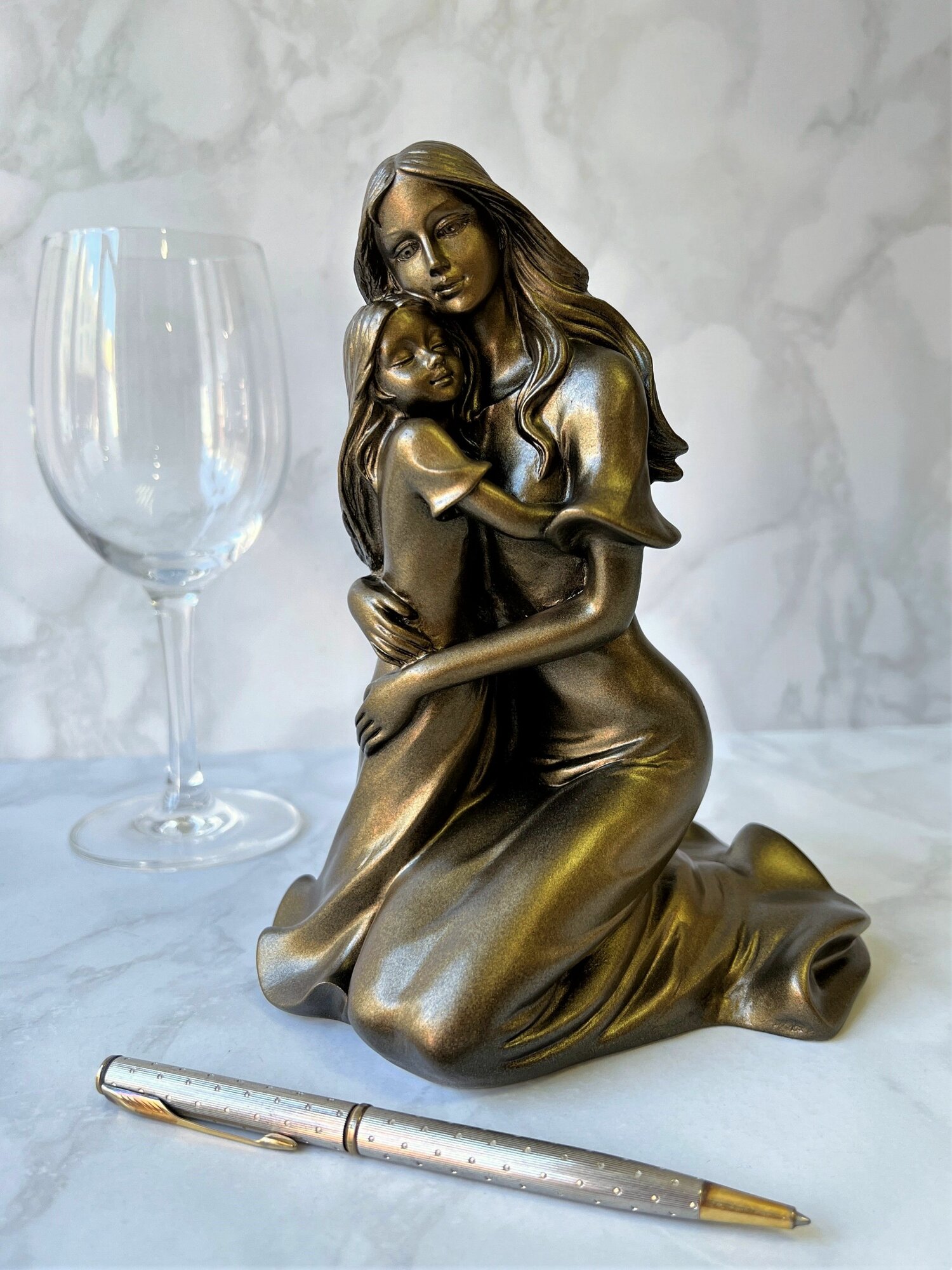 Статуэтка Нежность матери (мать и дочь), 19см. Гипс, бронза. Подарок маме