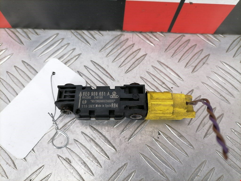 Датчик удара Audi A4 B7 8E0959651A арт. 1920804