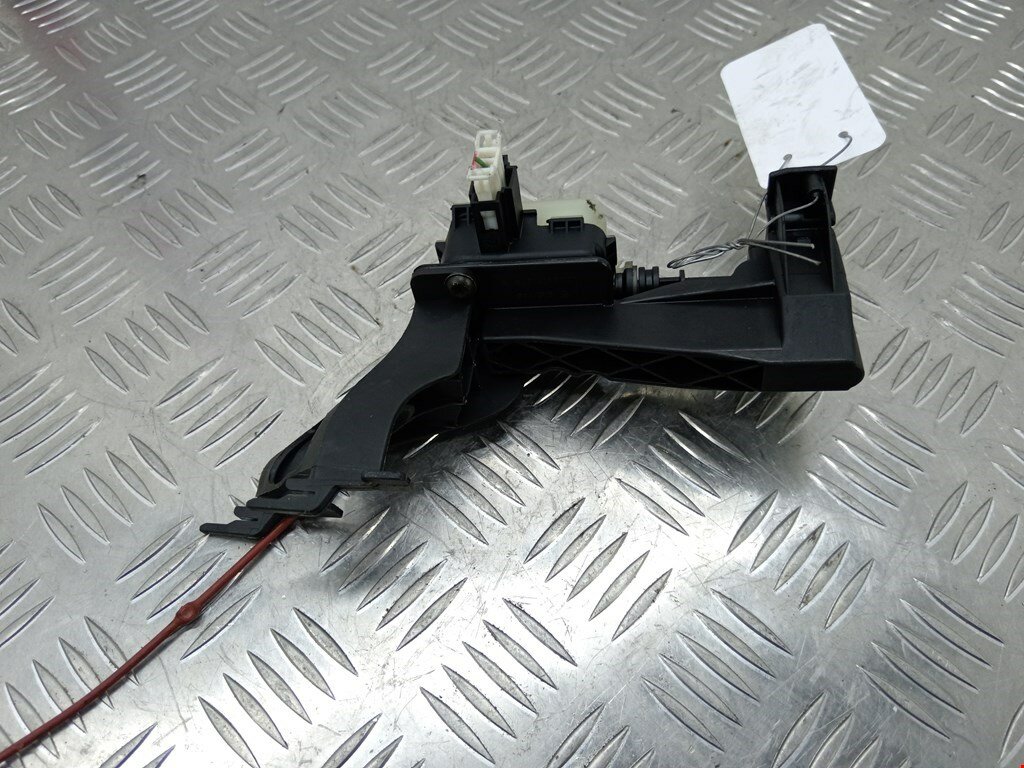 Сервопривод (электропривод моторчик привода) лючка бензобака Mercedes ML-Class (W164) A2518200197 арт. 1728614