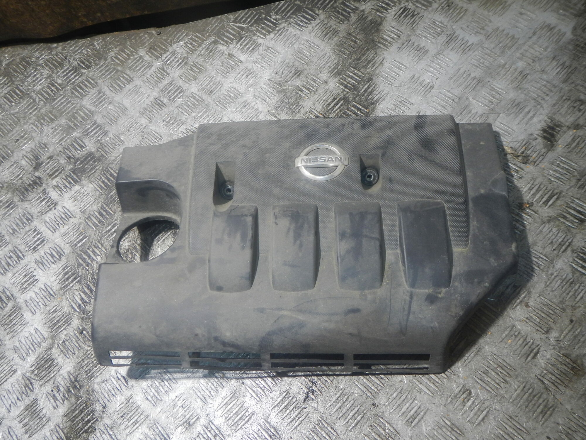 Б/У Накладка двигателя декоративная, Nissan (Ниссан)-TIIDA (C11) (07-) NISSAN TIIDA (C11) (07-) Царапины. 575872 NISSAN ...